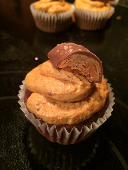 Butterfinger Cupcakes – Raising Rowletts
